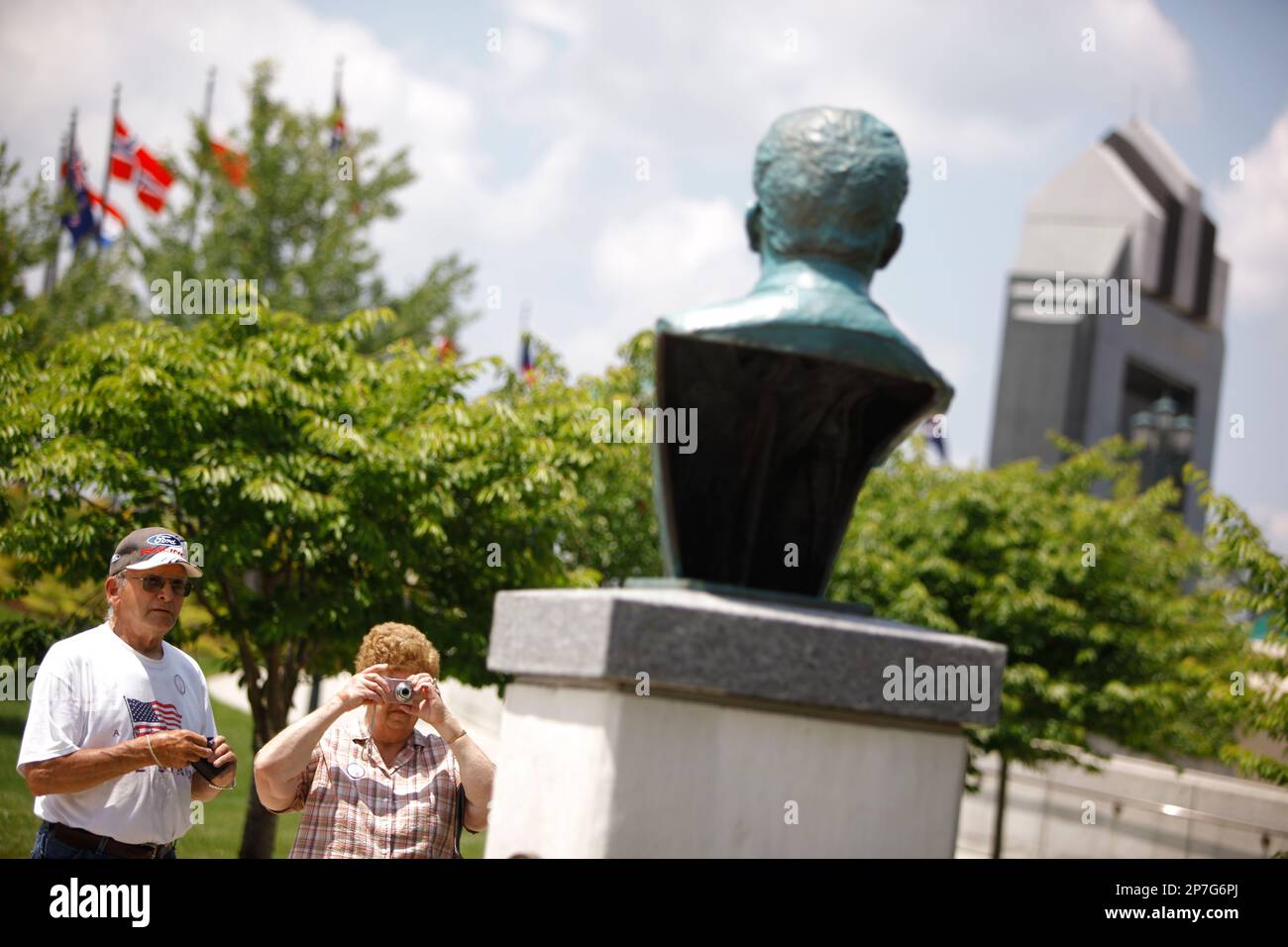 Wayburn Norfleet and Norma Stover, visiting from Indiana, photograph ...