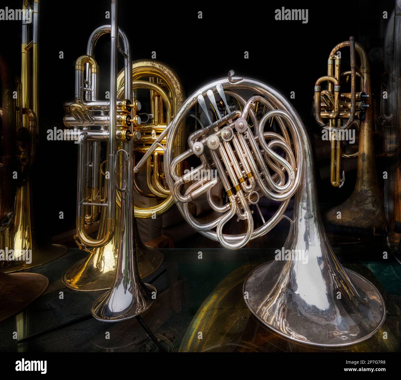 Brass band instruments hi-res stock photography and images - Alamy