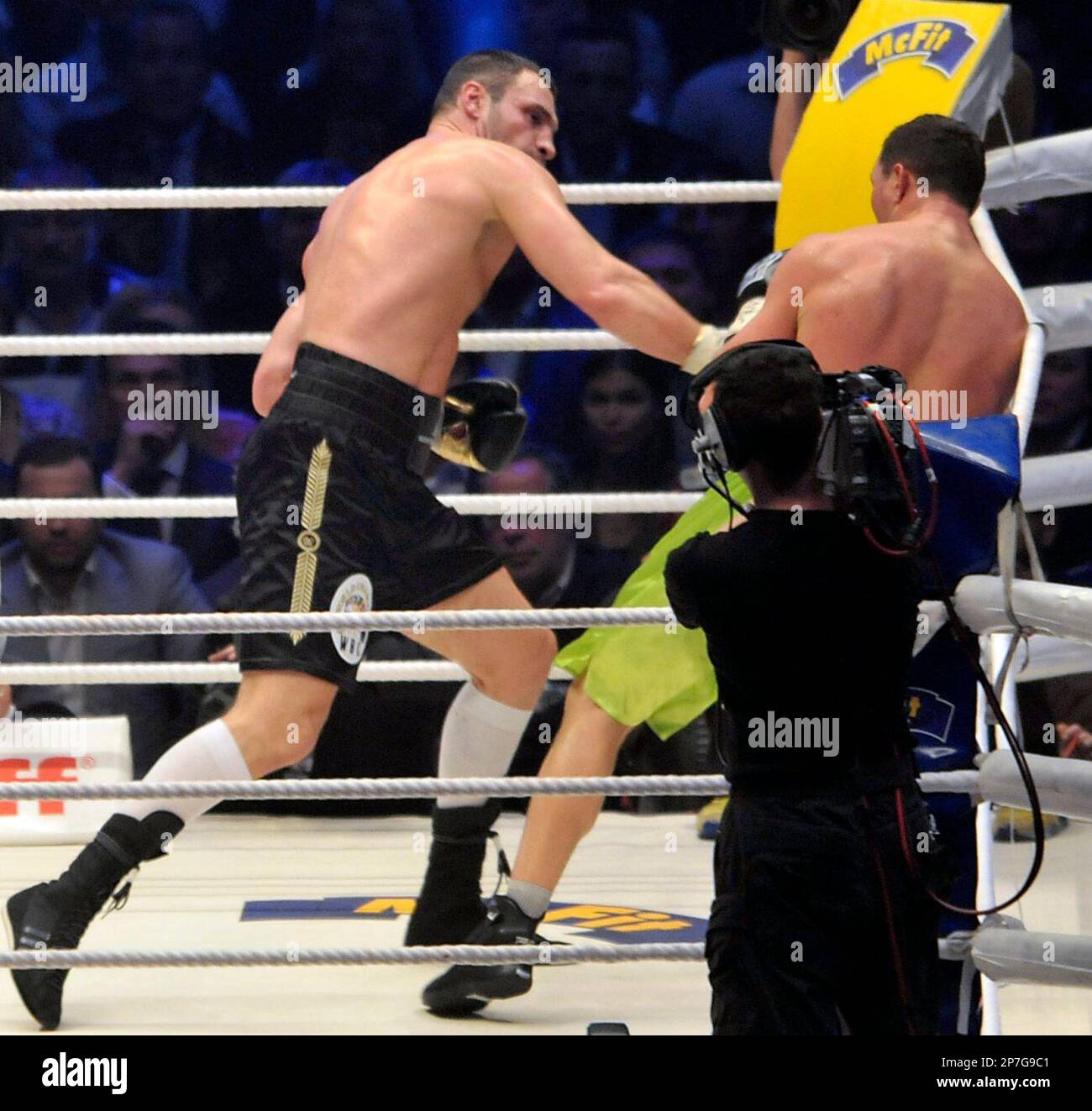 WBC Heavyweight Box Champion Vitali Klitschko, left, from the Ukraine ...