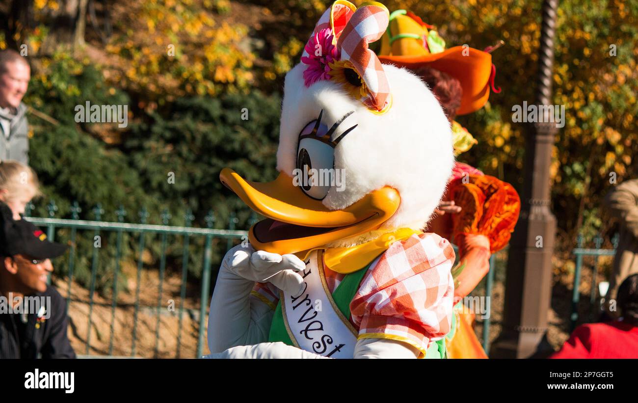 Disneyland Paris, characters on parade Stock Photo - Alamy