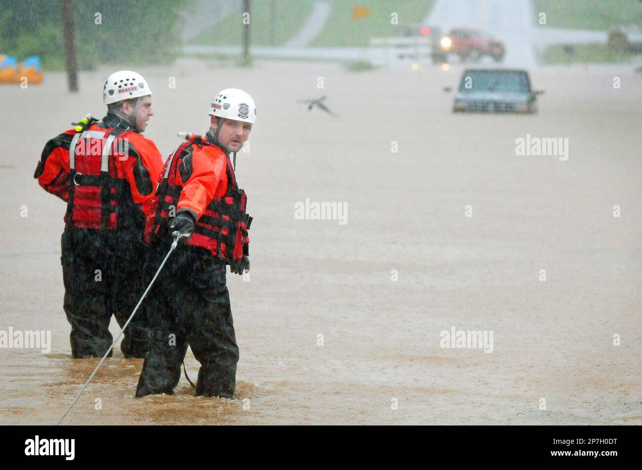 Warren County Rescue Department Chief Andy Tucker, right, and rescue ...