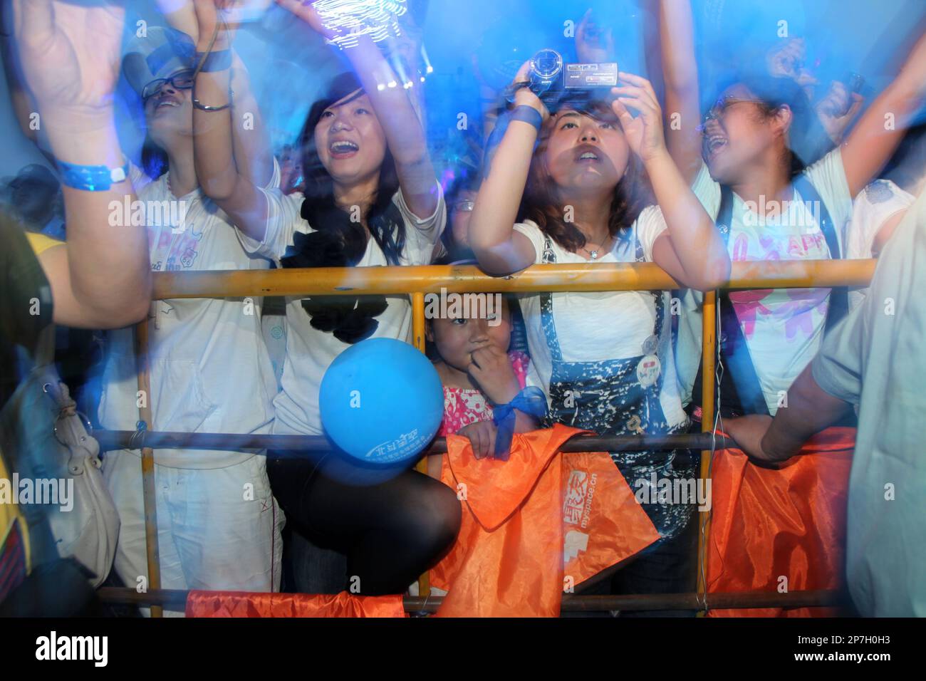 Chinese rock fans go wild during the three-day Zebra Music Festival in ...