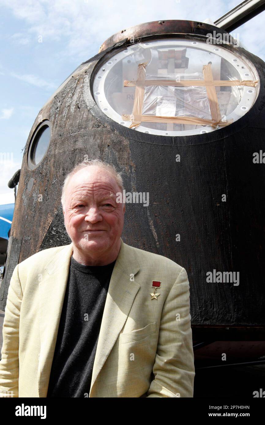 Der ehemalige sowjetische Kosmonaut Igor Volk posiert am Montag, 3. Mai ...