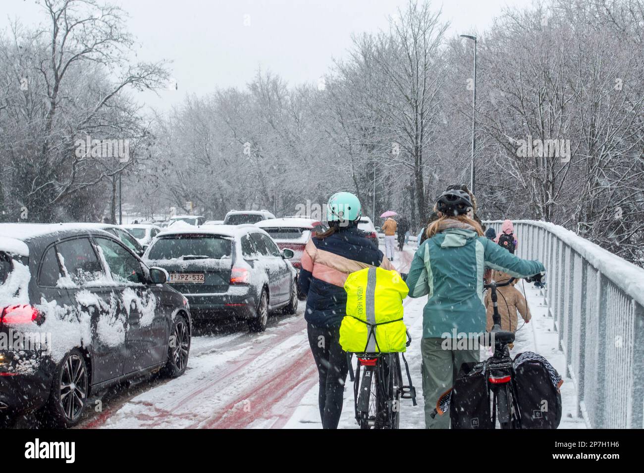 Women track cyclists hi-res stock photography and images - Alamy