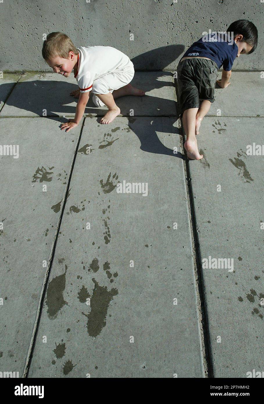 hotweather082 mac.jpg 3 and a half year olds Ian Voss-Potts, left and ...