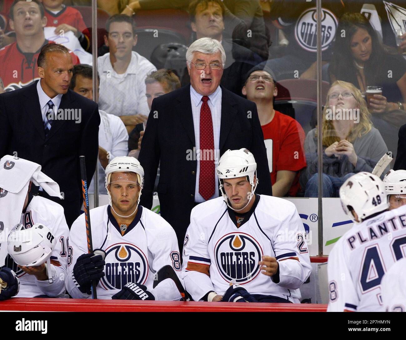 NHL profile photo on Edmonton Oilers' head coach Pat Quinn, centre ...