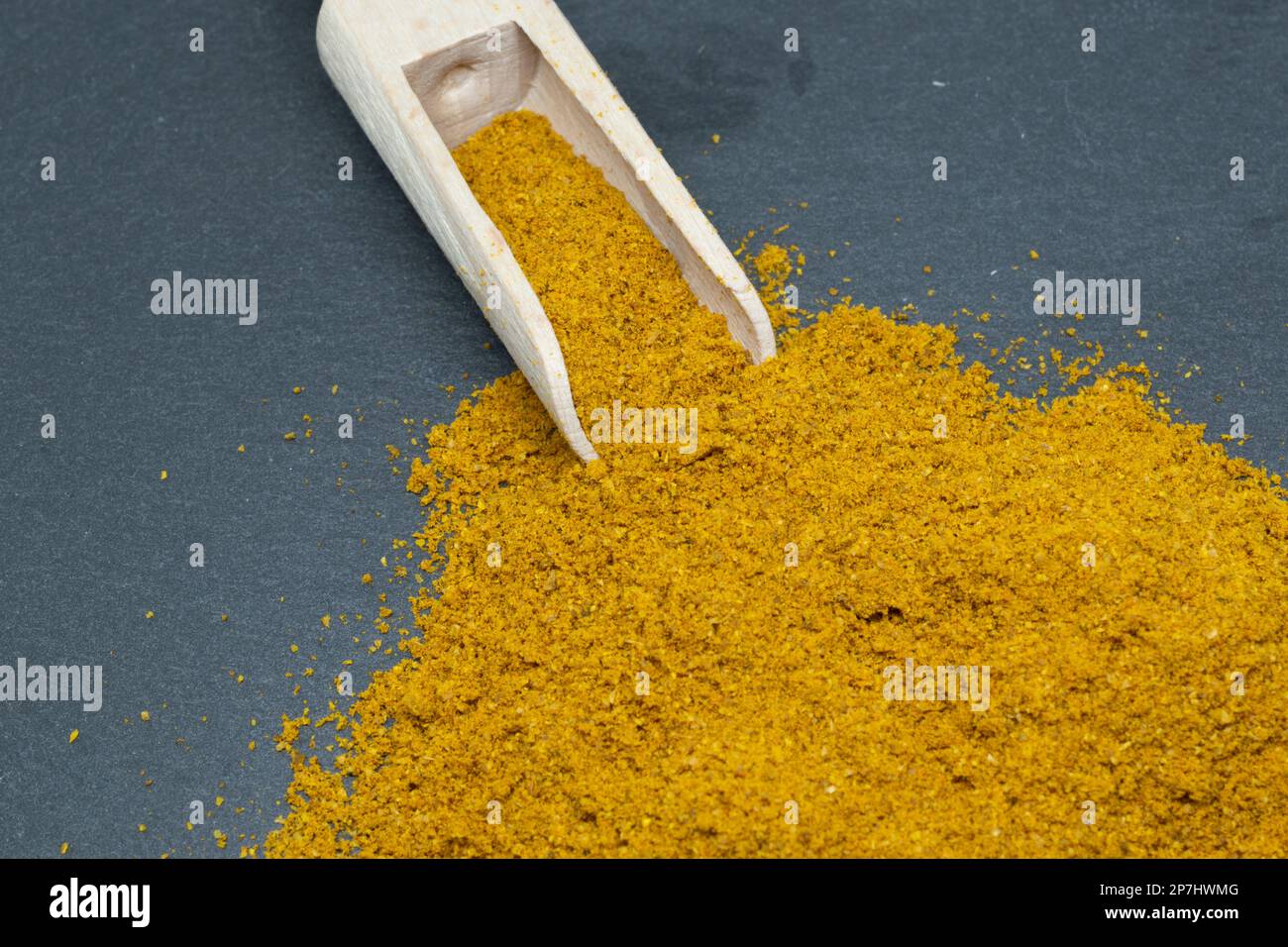 Curry powder black background hi-res stock photography and images - Alamy