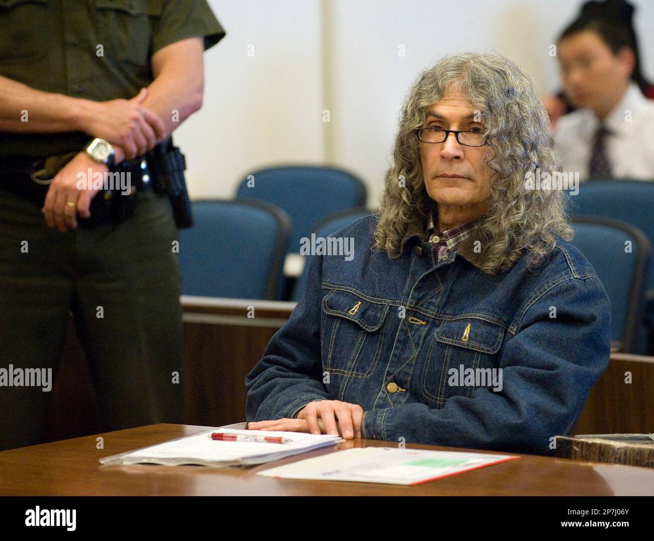 Serial killer Rodney Alcala sits quietly after hearing the death ...