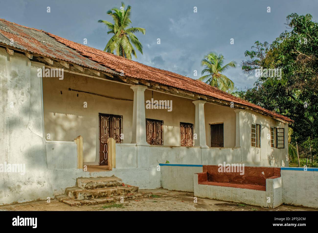 06 11 2009 Vintage residential house for attendants A church in Reis ...