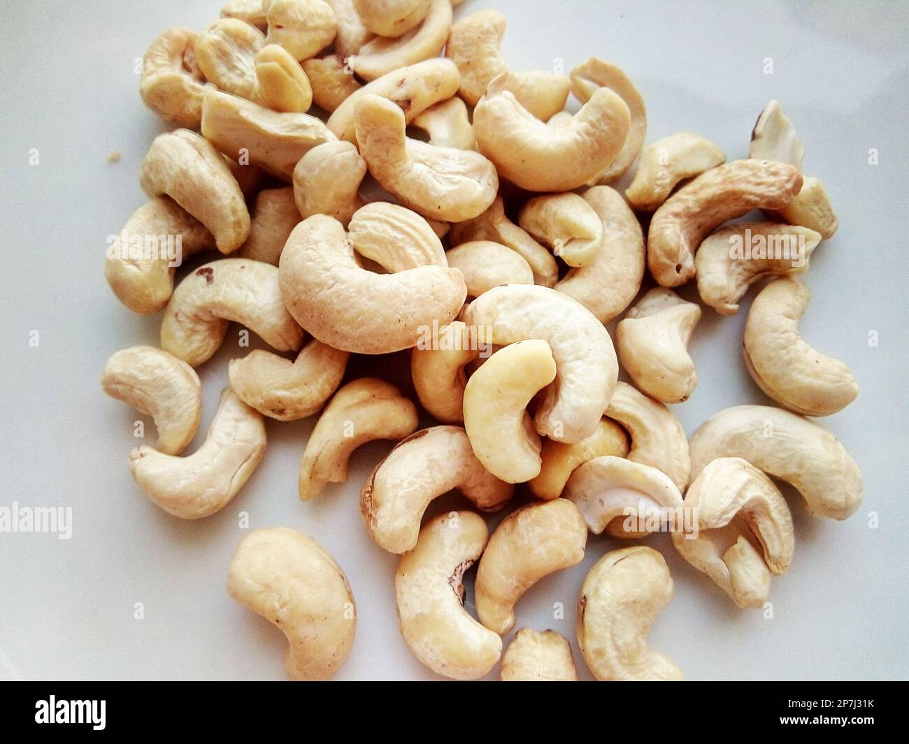 raw cashews isolated on white Stock Photo - Alamy