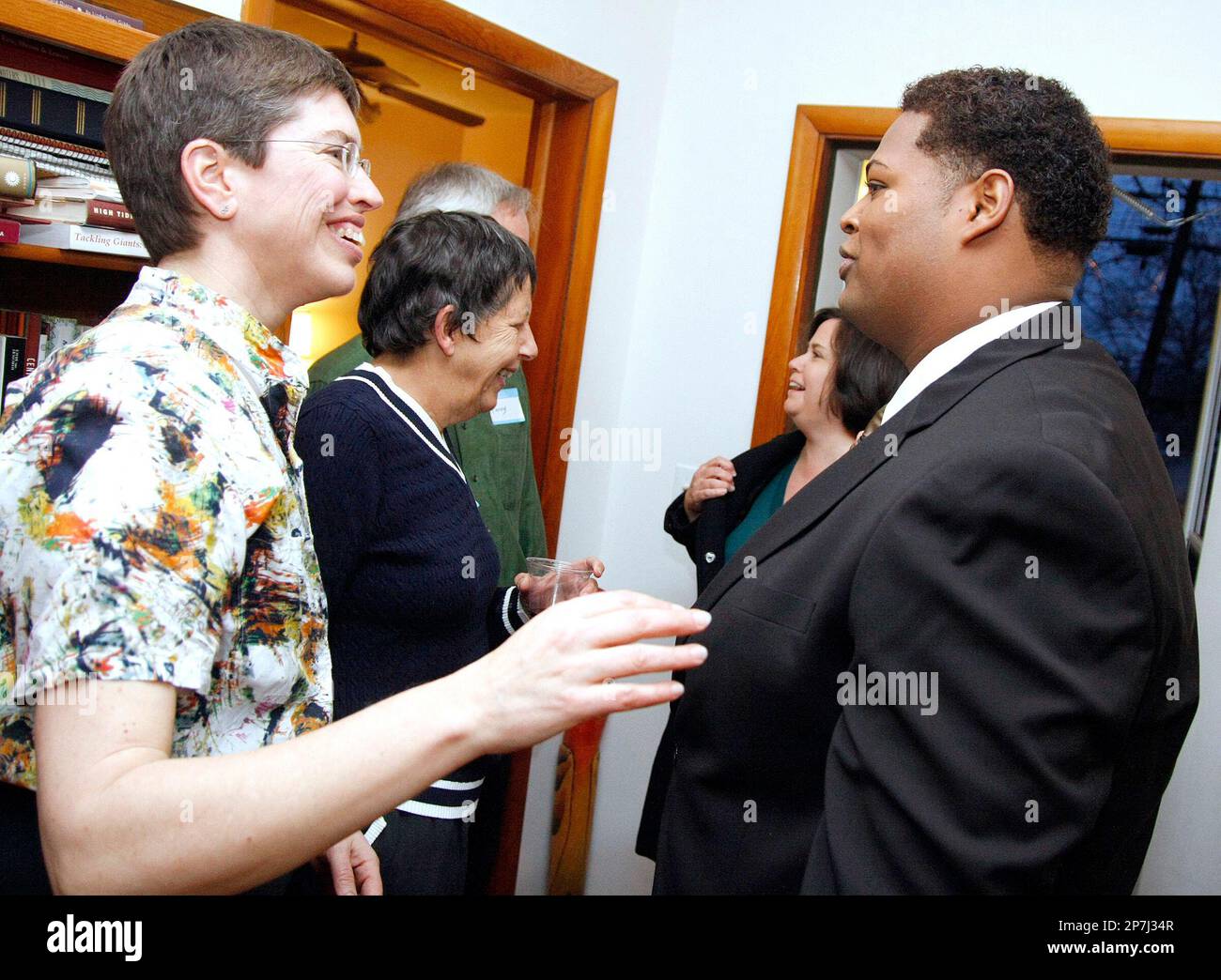 In this photo taken Jan. 19, 2010, Sheila Simon welcomes TyJuan Cratic ...