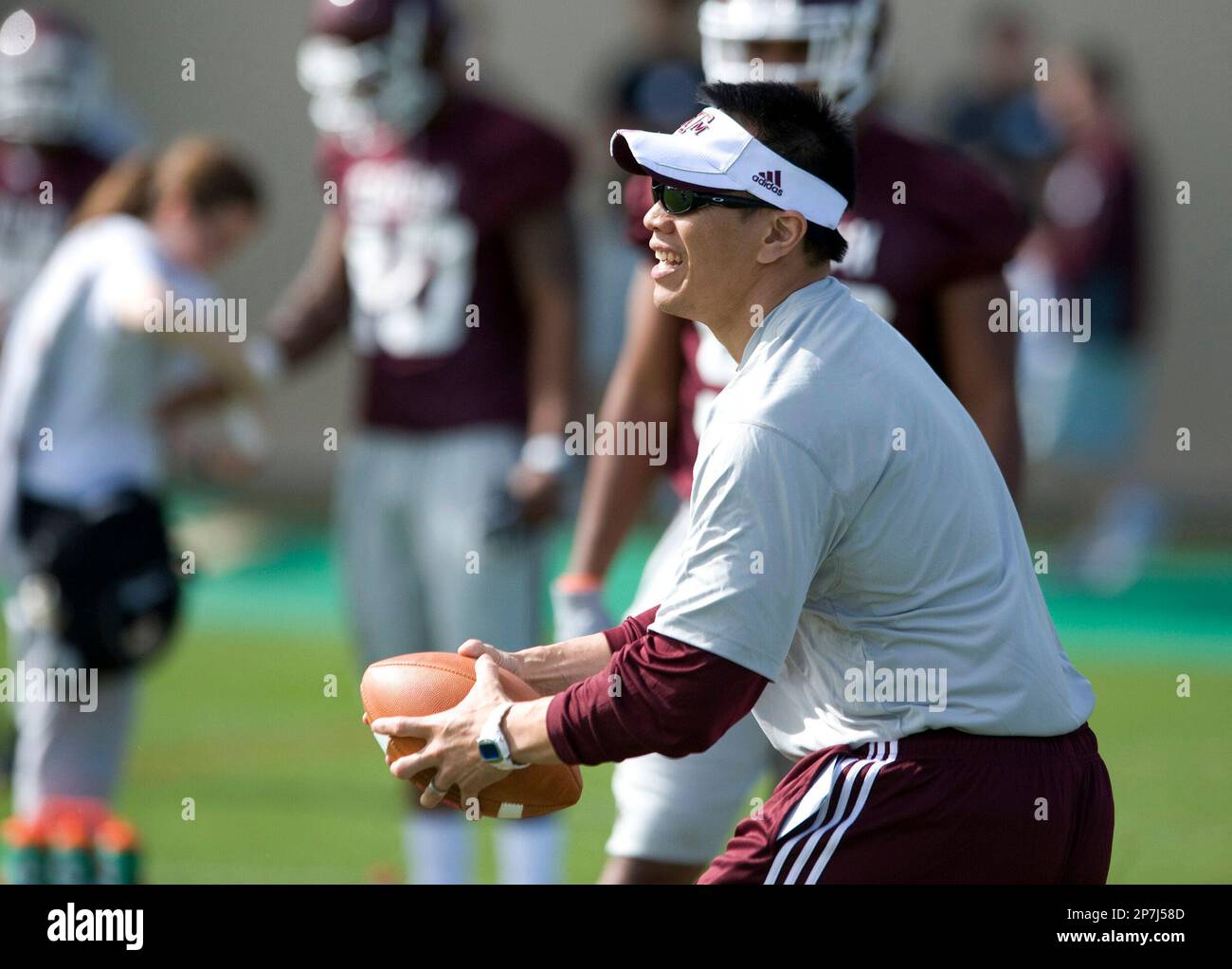 Former Texas A&M linebacker Dat Nguyen leads drills Tuesday, March 23 ...