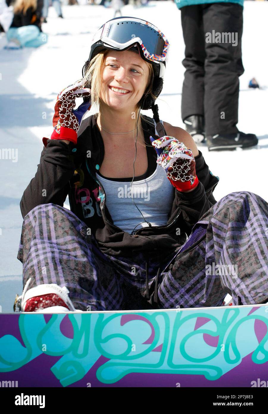 Hannah Teter puts on her head phones as she prepares for her run during ...