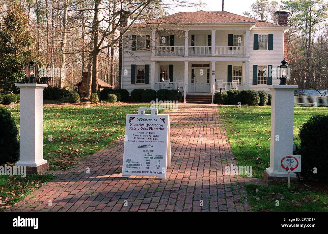 The front entrance of Stately Oaks Plantation in Jonesboro, Ga., Friday, Jan. 7, 2000. (AP Photo ...