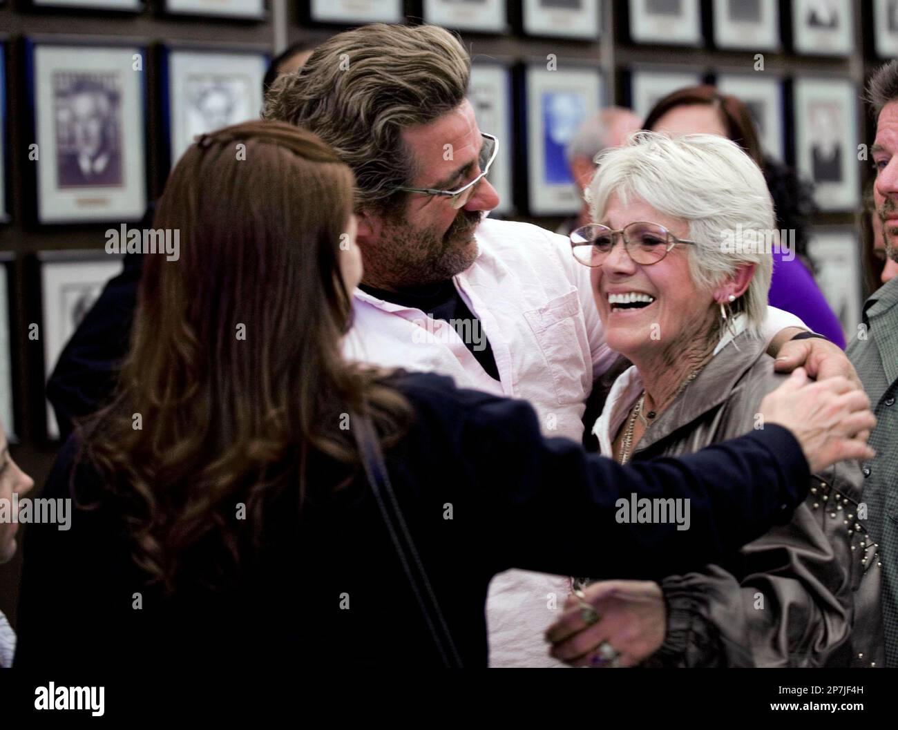 Robert Samsoe, center, and his mother, Marianne Connelly greet other ...