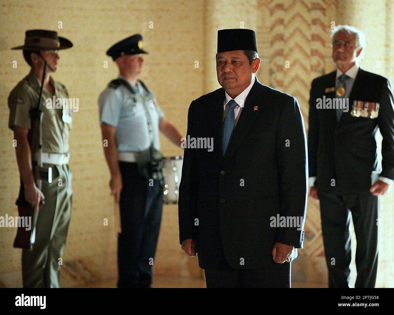 Indonesian Presisdent Susilo Bambang Yudhoyono, second right, pauses after he laying a wreath at ...