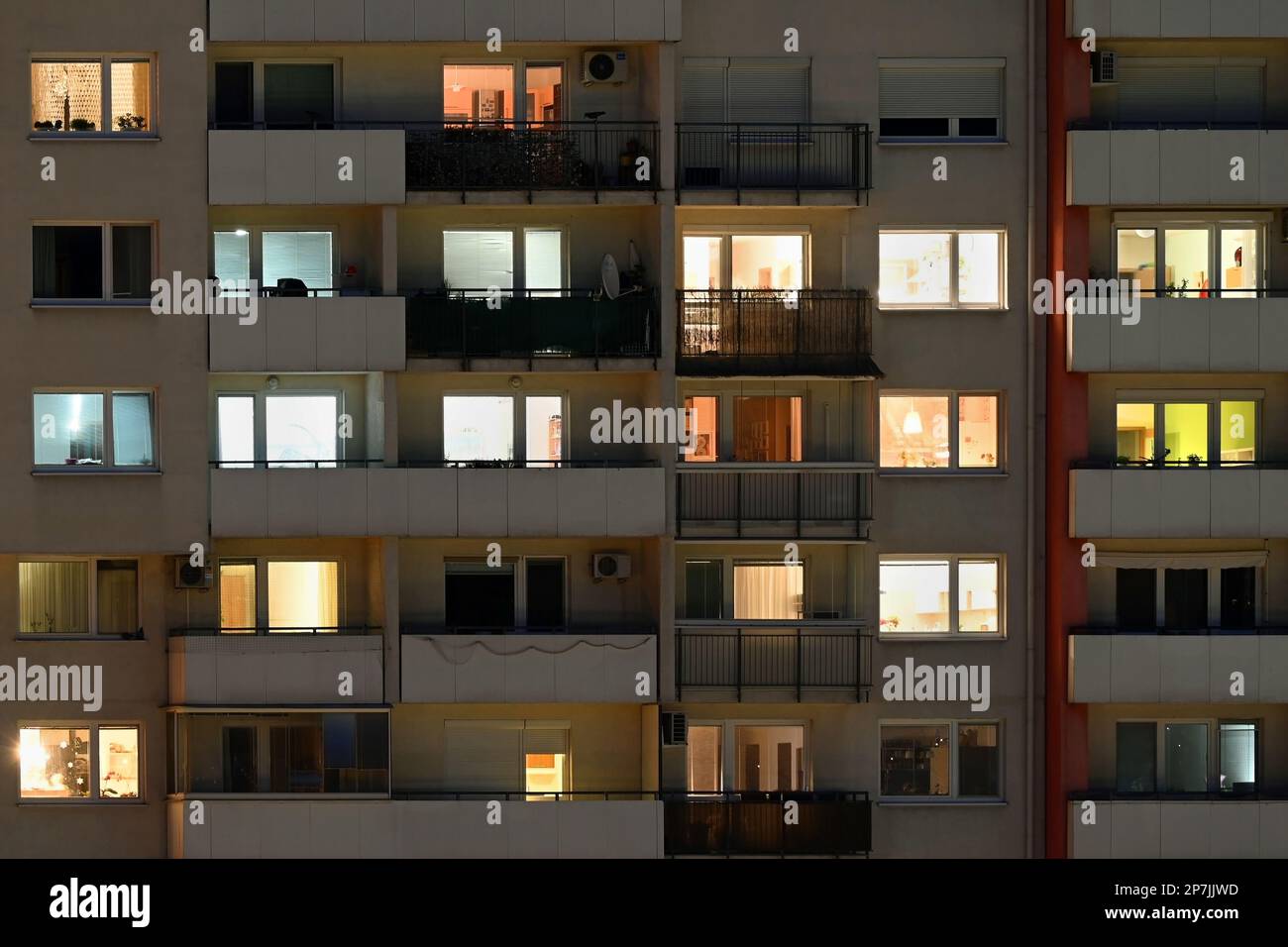 Apartment block windows hi-res stock photography and images - Alamy