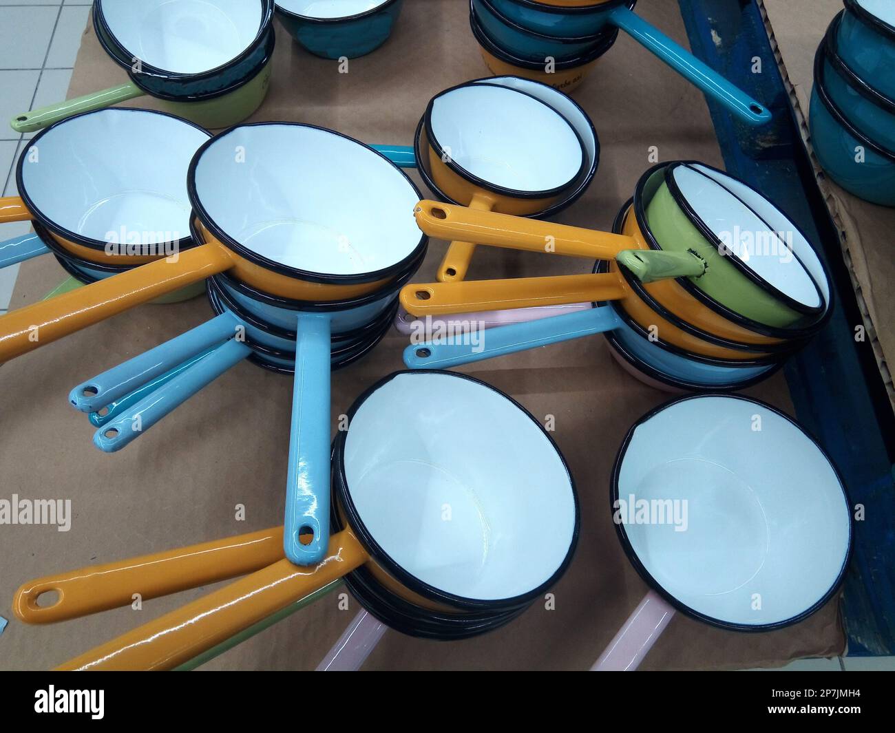 Group of pots hi-res stock photography and images - Alamy