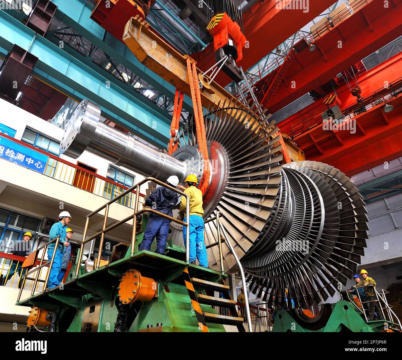 The rotor of China's first 1 million KW nuclear power steam turbine is ...