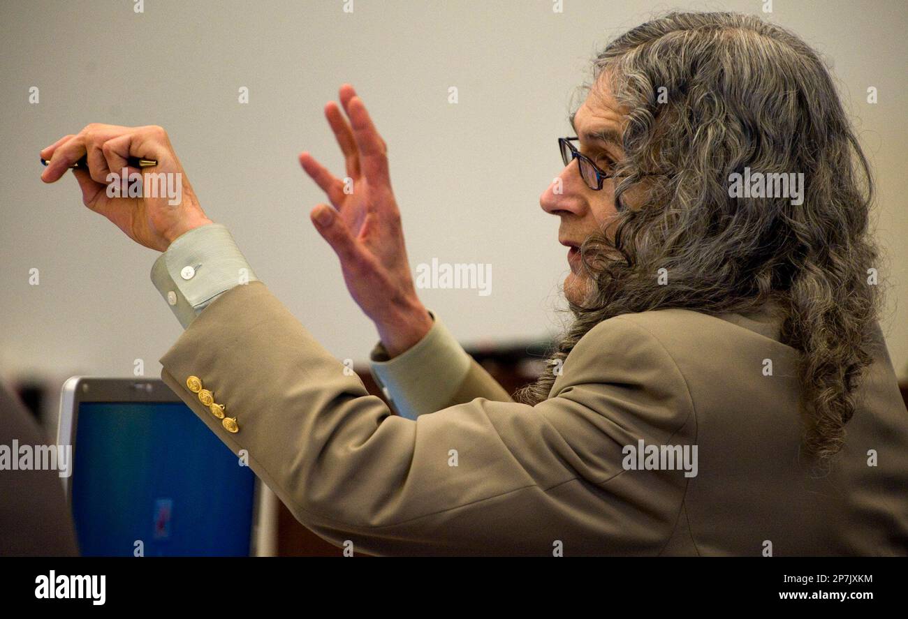 Serial murder suspect Rodney Alcala delivers his final arguments during ...