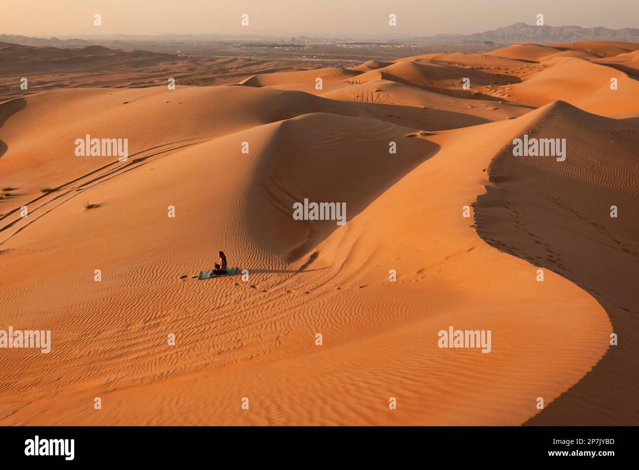 Desert solitude in the Wahiba Sands, Al Wasil, Oman Stock Photo - Alamy