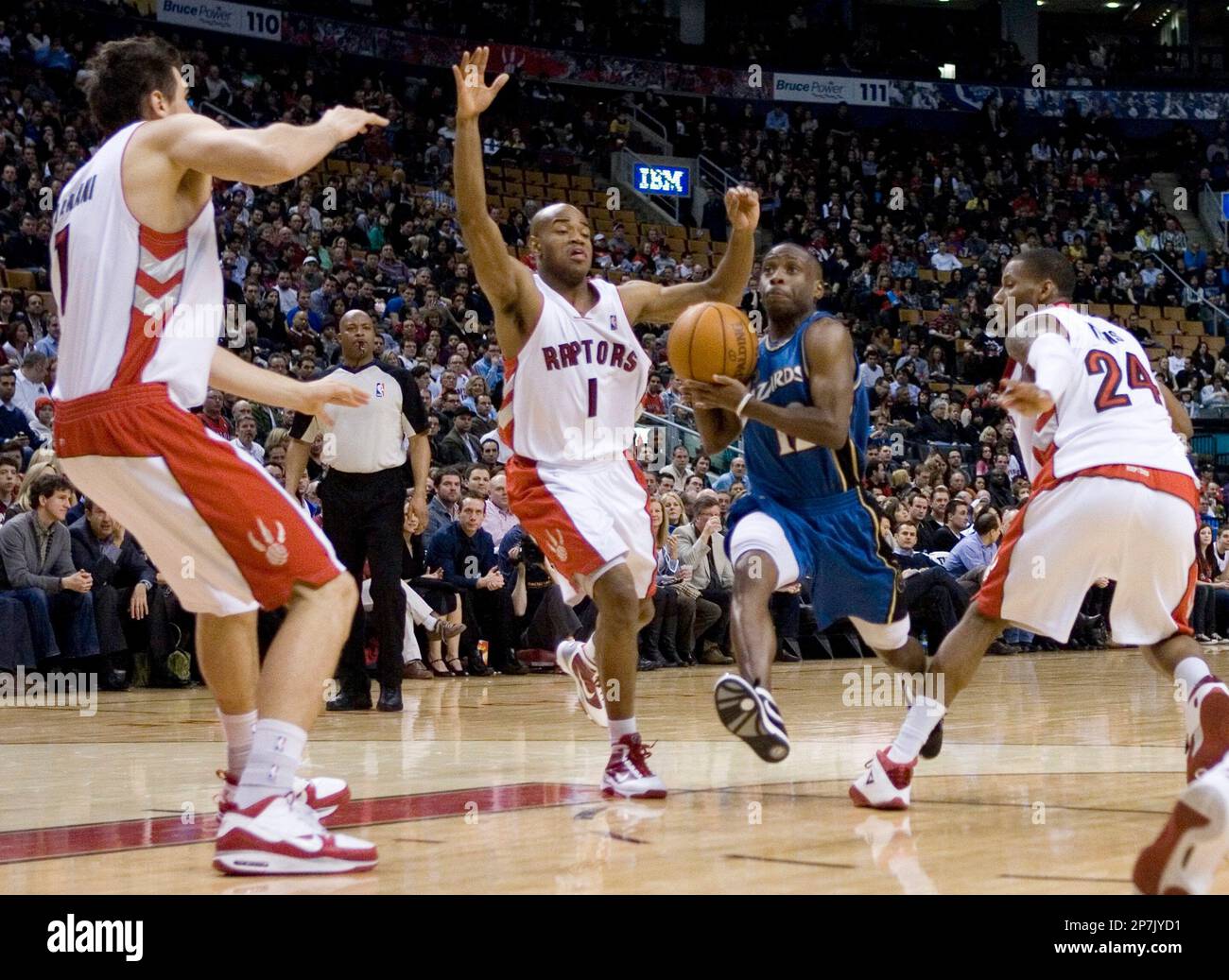Earl Boykins And Nate Robinson