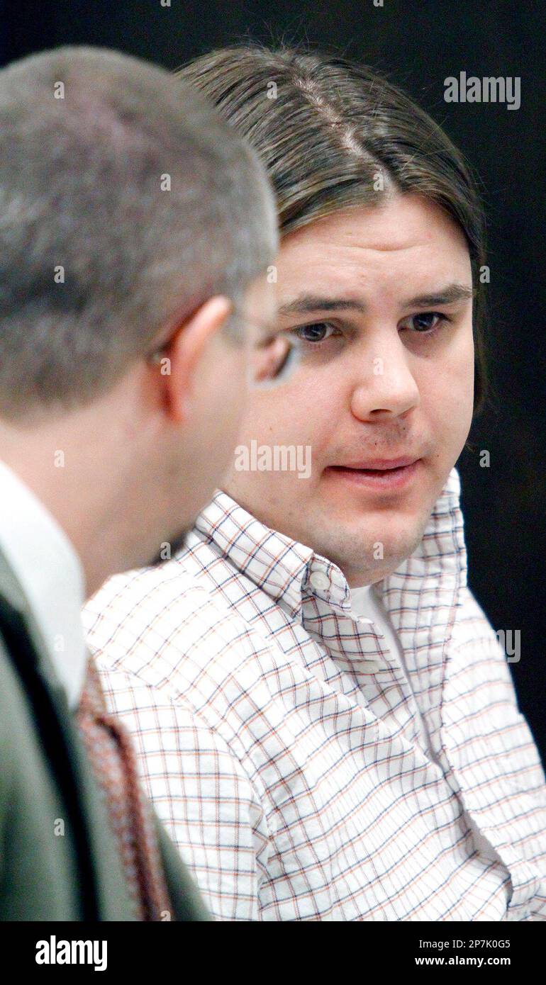 Mark Becker, right, talks to assistant defense attorney Derek Jones ...