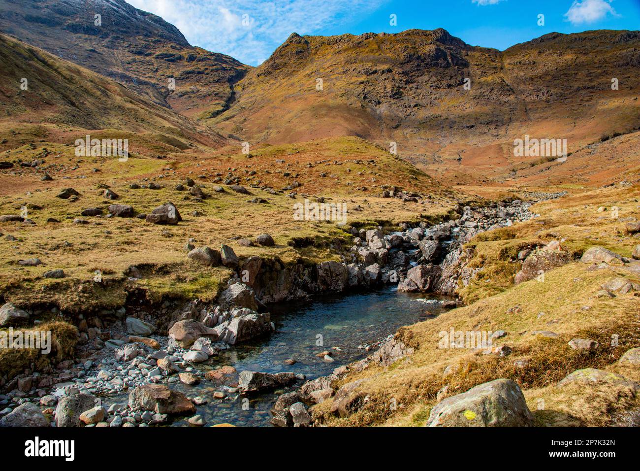 Beautiful Mickleden Valley, with views of Bowfell, Pike O'Stickle and ...