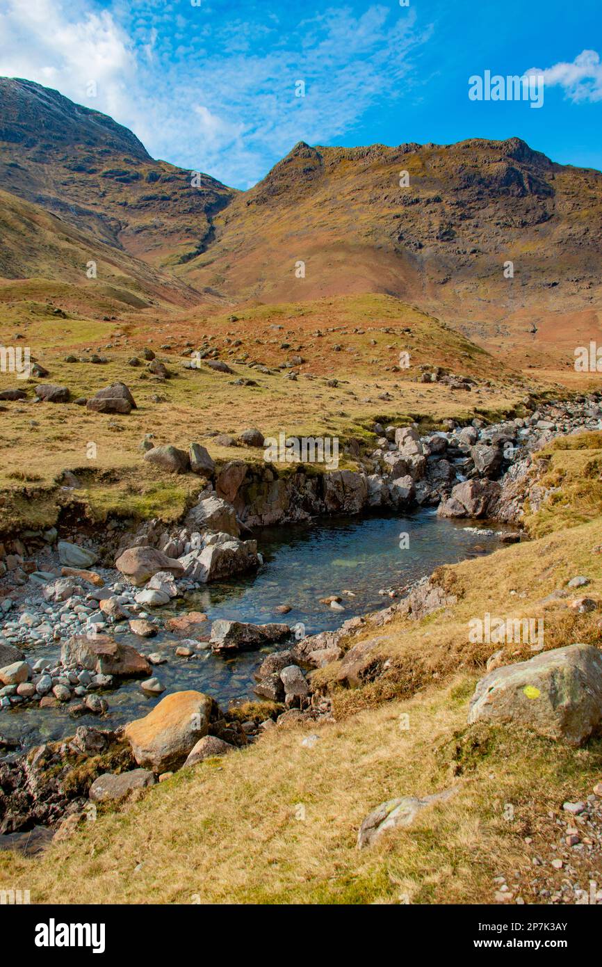Beautiful Mickleden Valley, with views of Bowfell, Pike O'Stickle and ...