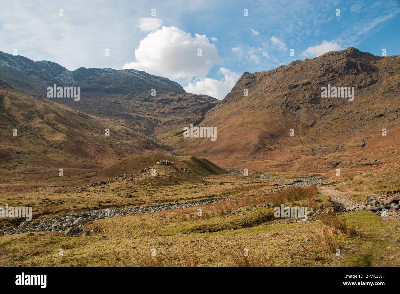 Beautiful Mickleden Valley, with views of Bowfell, Pike O'Stickle and ...