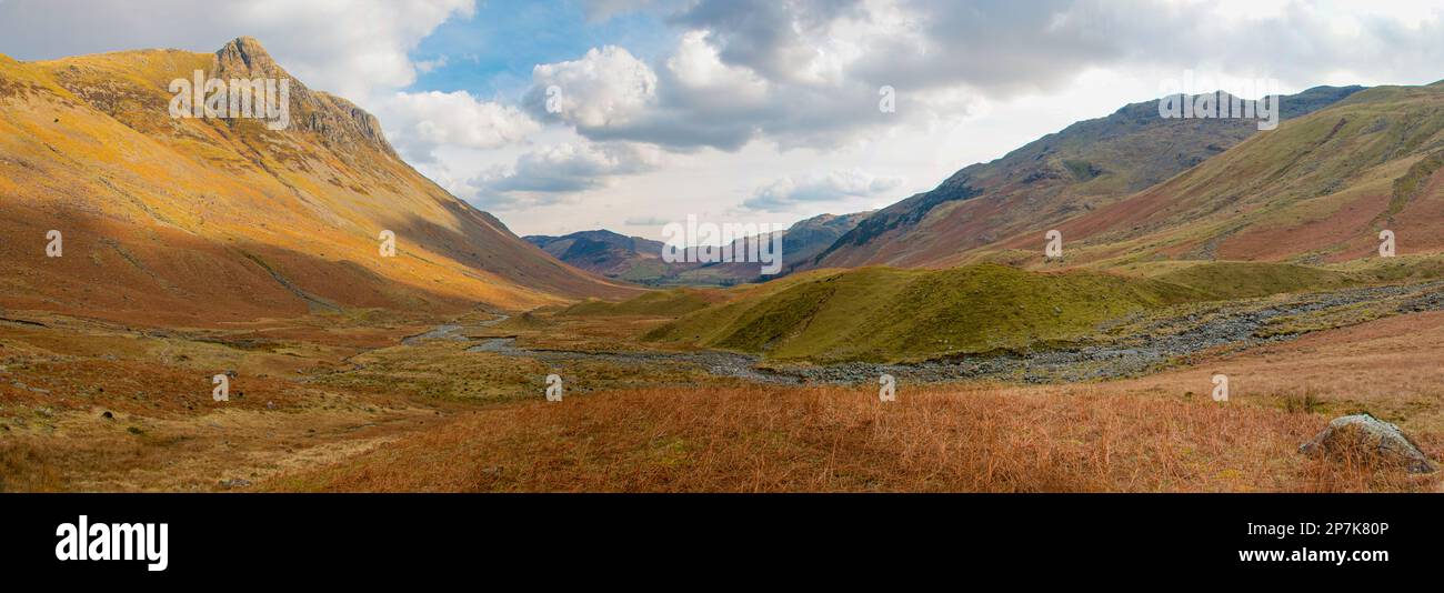 Beautiful Mickleden Valley, with views of Bowfell, Pike O'Stickle and ...