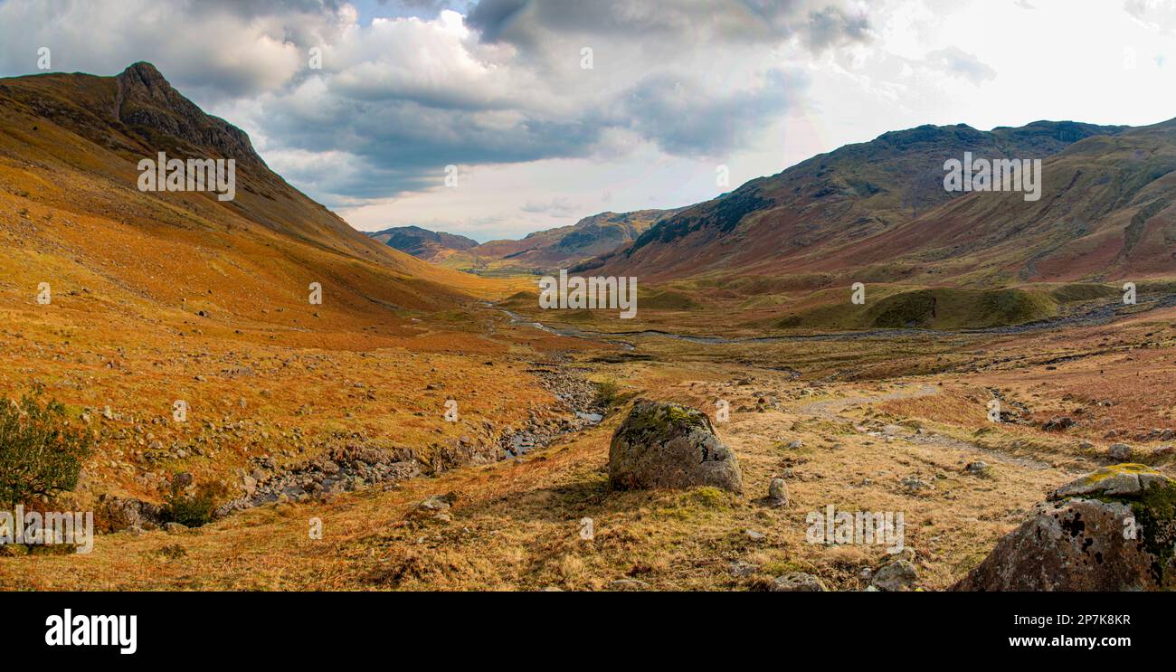 Beautiful Mickleden Valley, with views of Bowfell, Pike O'Stickle and ...