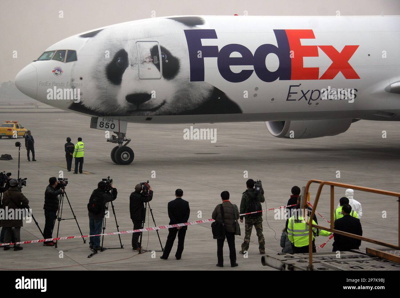 Workers are ready to unload a cage which carry panda Tai Shan in a ...
