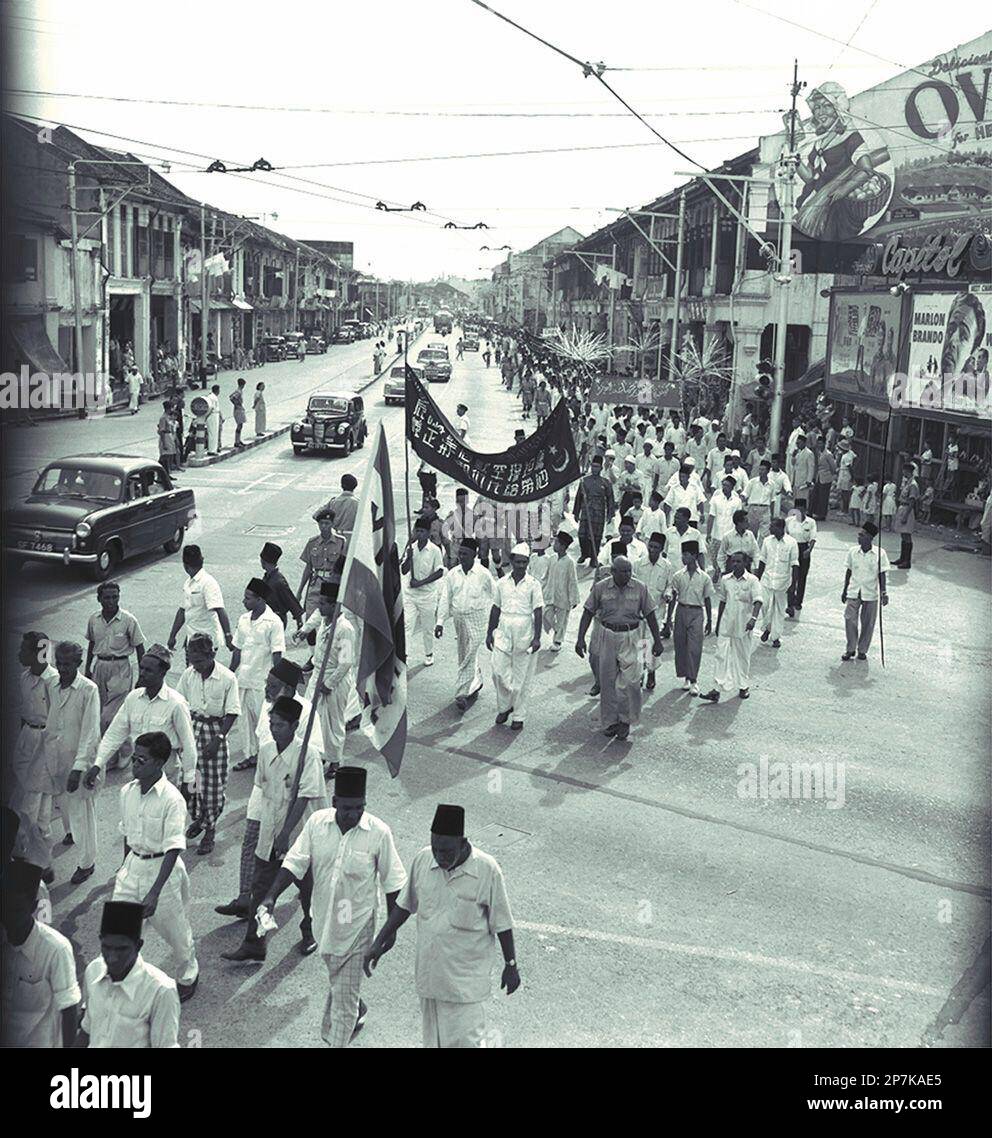 More than 7,000 Singapore Muslims paraded on 7 Novemeber, 1954, to ...