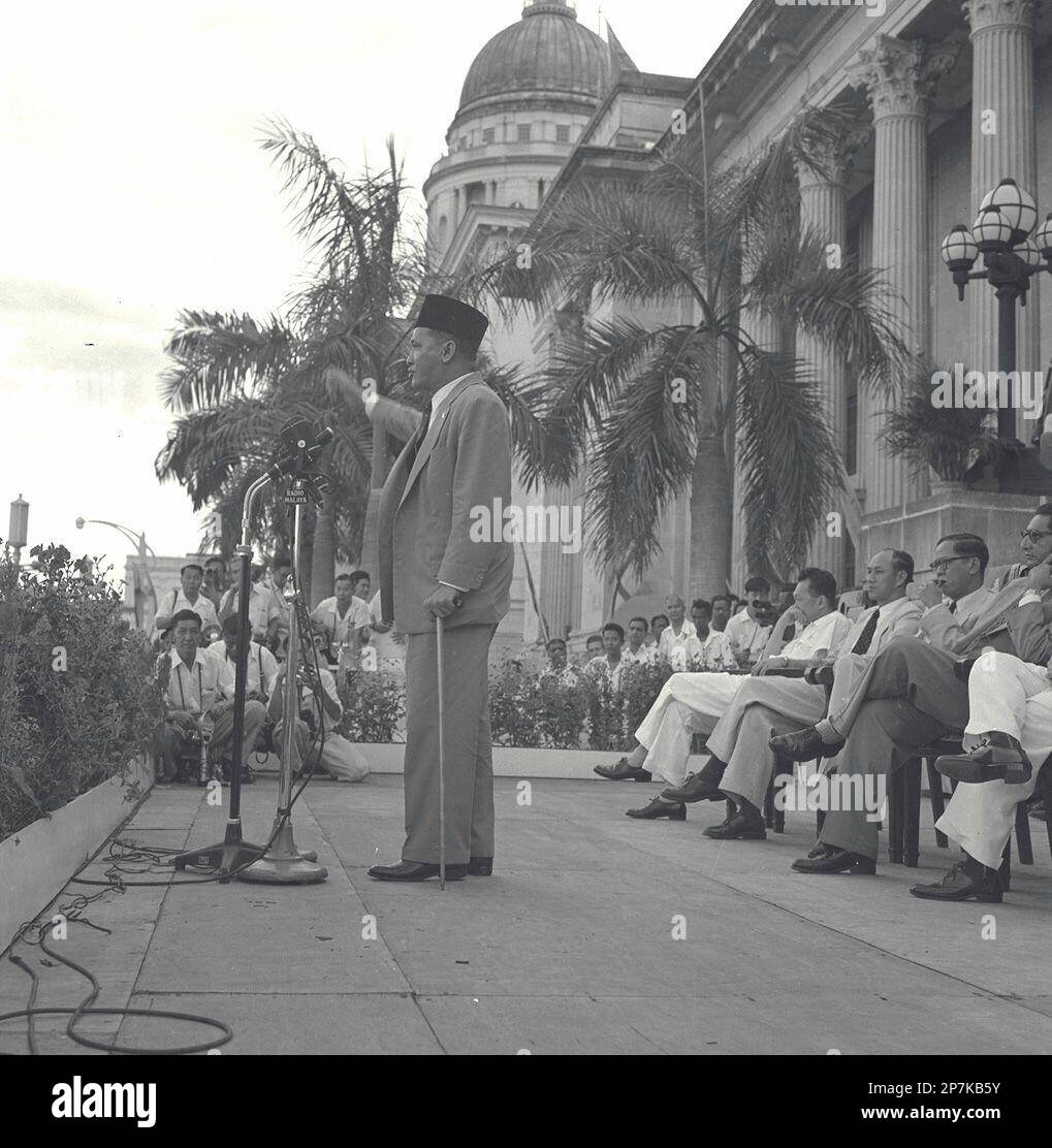 Historic scene on the City Hall steps on 14 April, 1957. Singaporeans ...