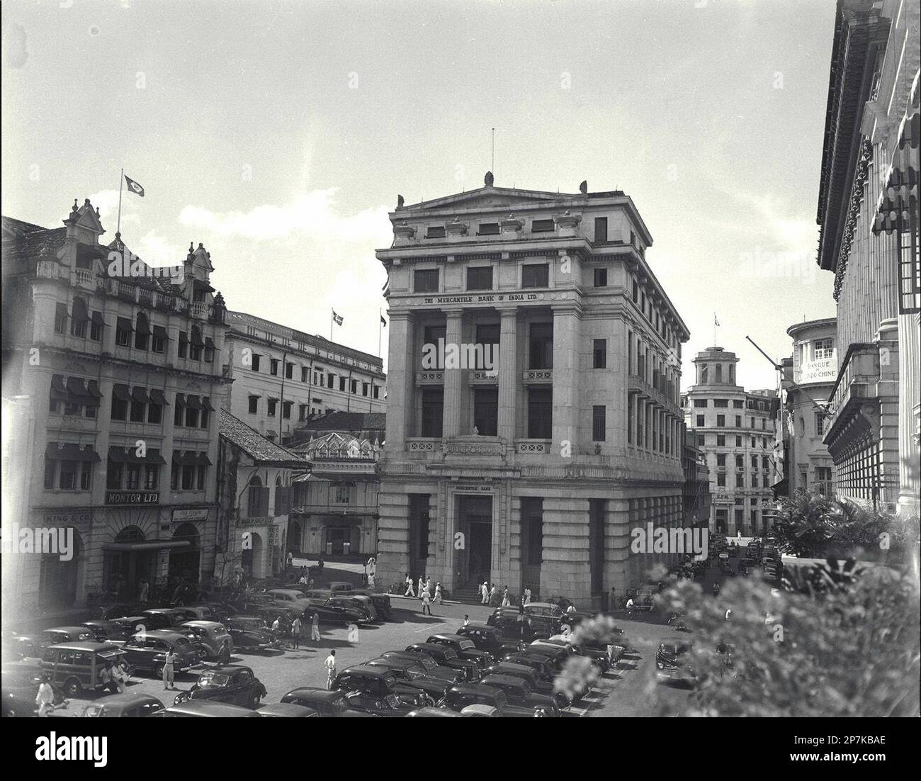Raffles Place - The Mercantile Bank Building in the centre, 1 March ...