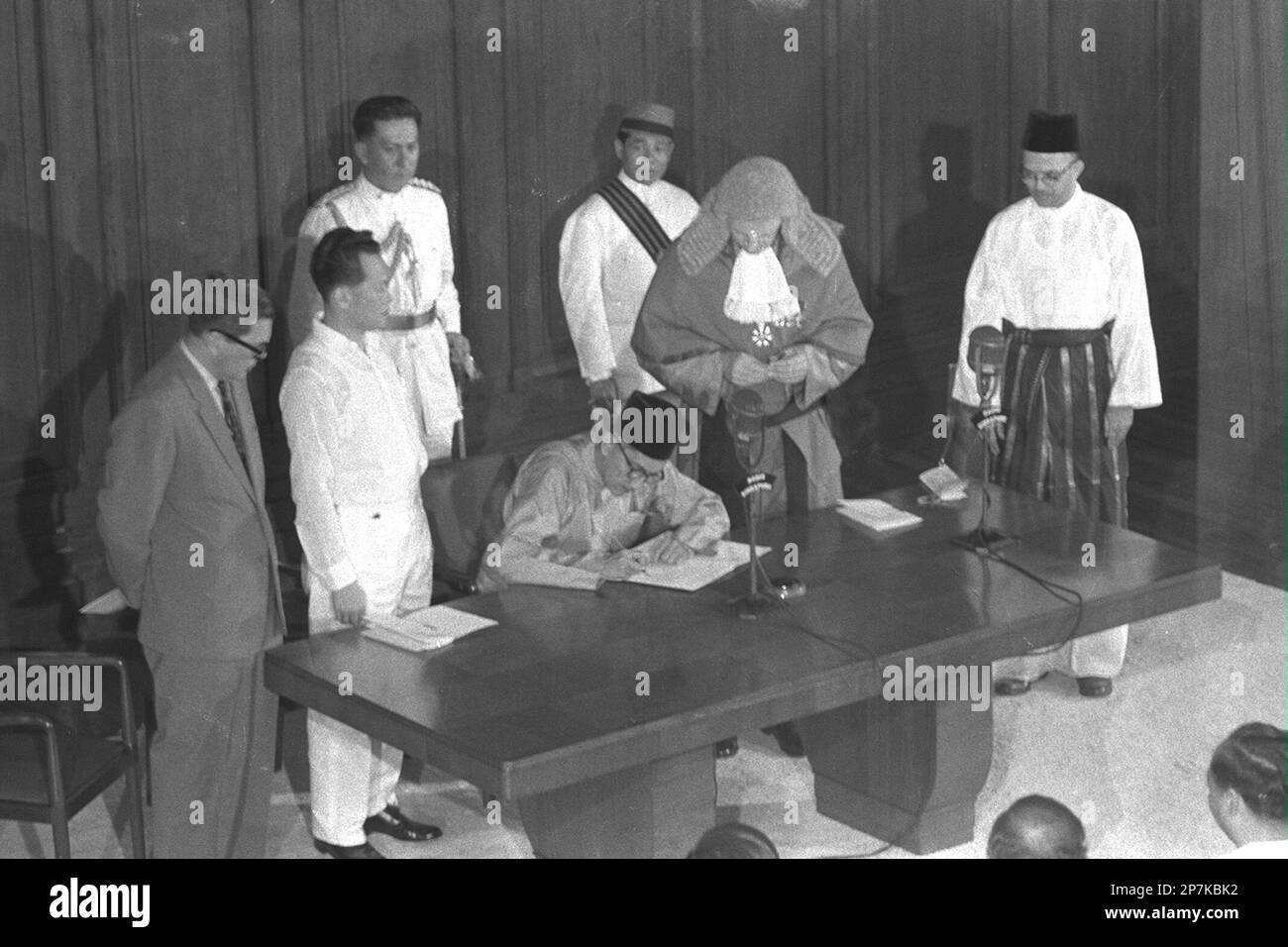 In a historic nine-minute ceremony at the City Hall on the morning of 3 ...