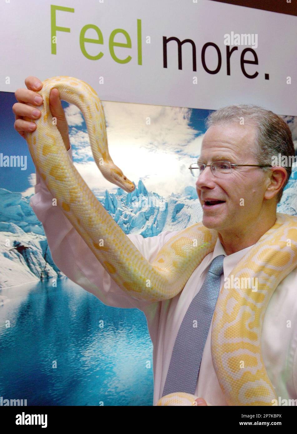 Mr Terry Clontz, President and CEO of StarHub, at official launch of ...