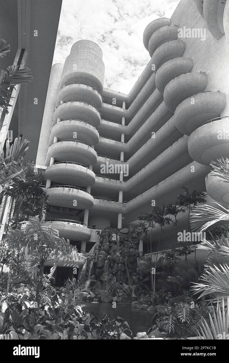 The new Garden Wing of Shangri-La Hotel. The Garden Wing is a beautiful ...