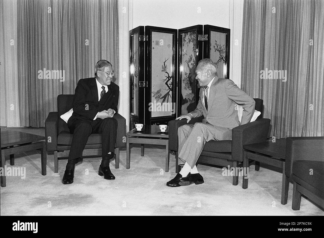 President Lee Teng-hui from Taiwan (left) meeting Singapore Prime ...