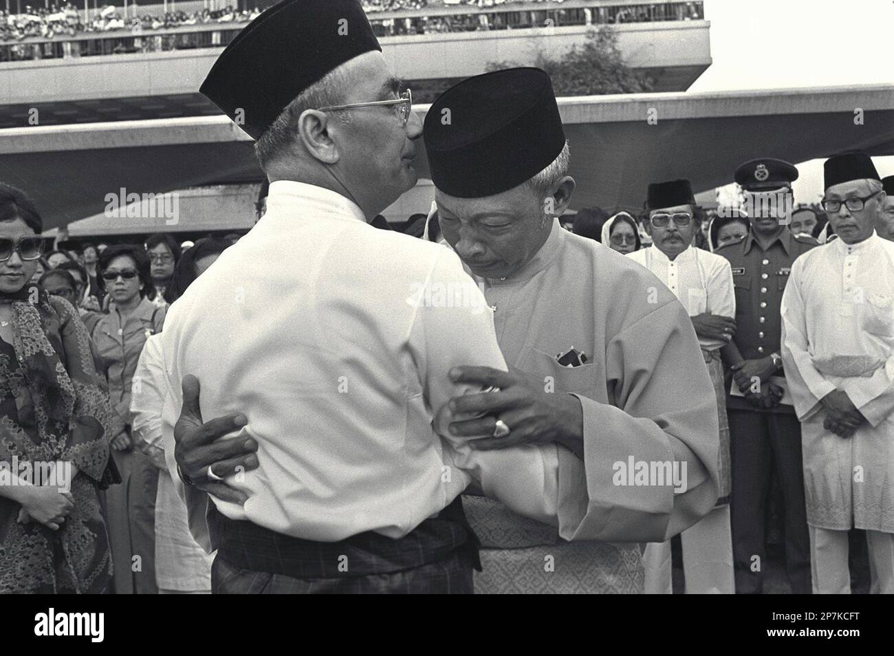 Return of Tun Abdul Razak's body from London to Malaysia. A grief ...