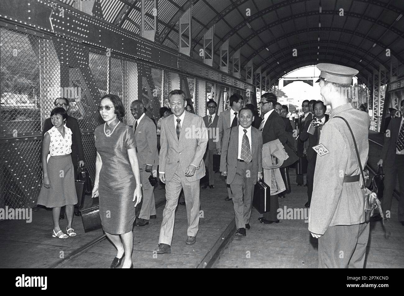 [PM Lee Kuan Yew's first visit to China - 1976] Singapore Prime ...