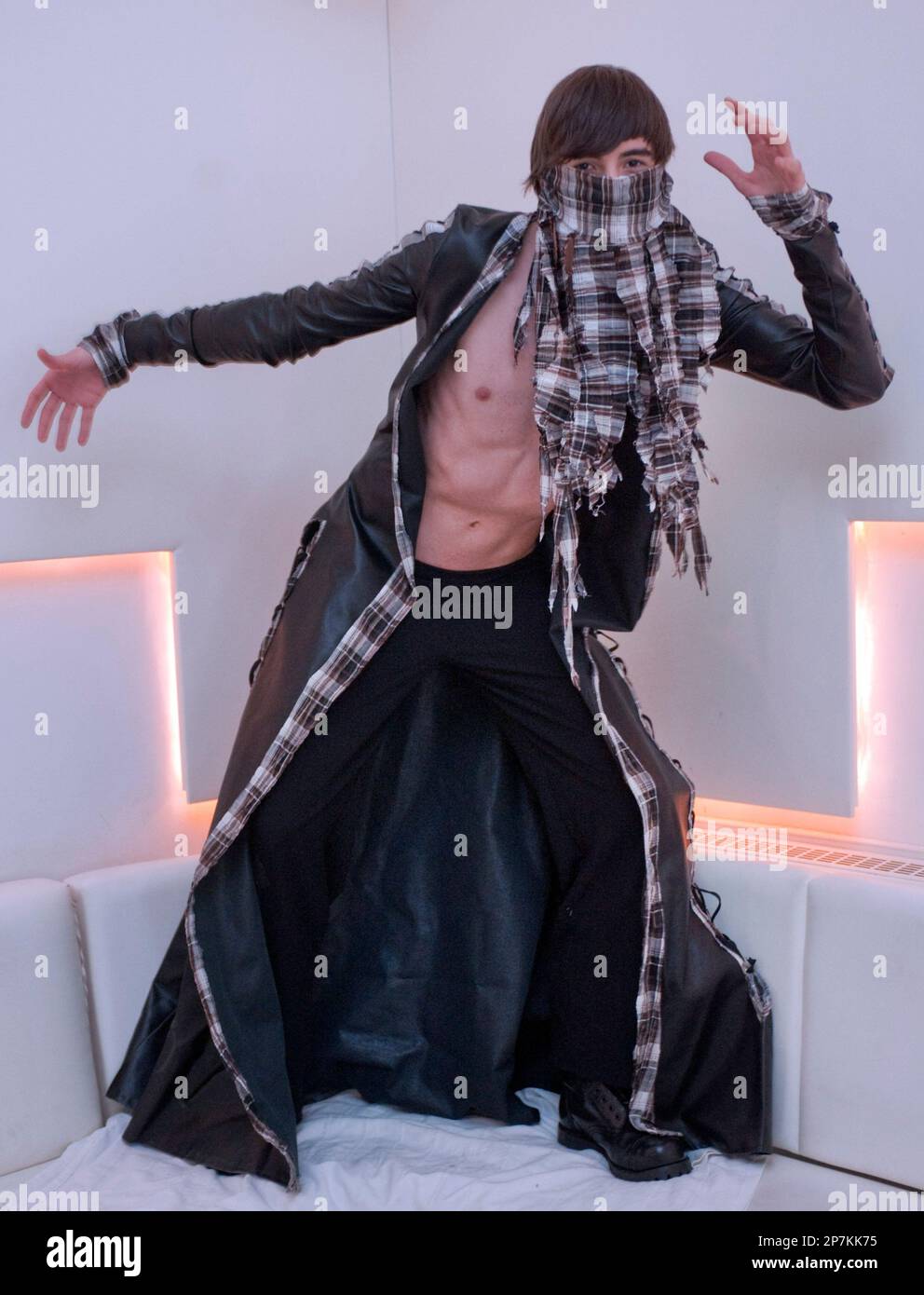 Ein Model praesentiert am Dienstag, 26. Januar 2010, Entwuerfe von ...