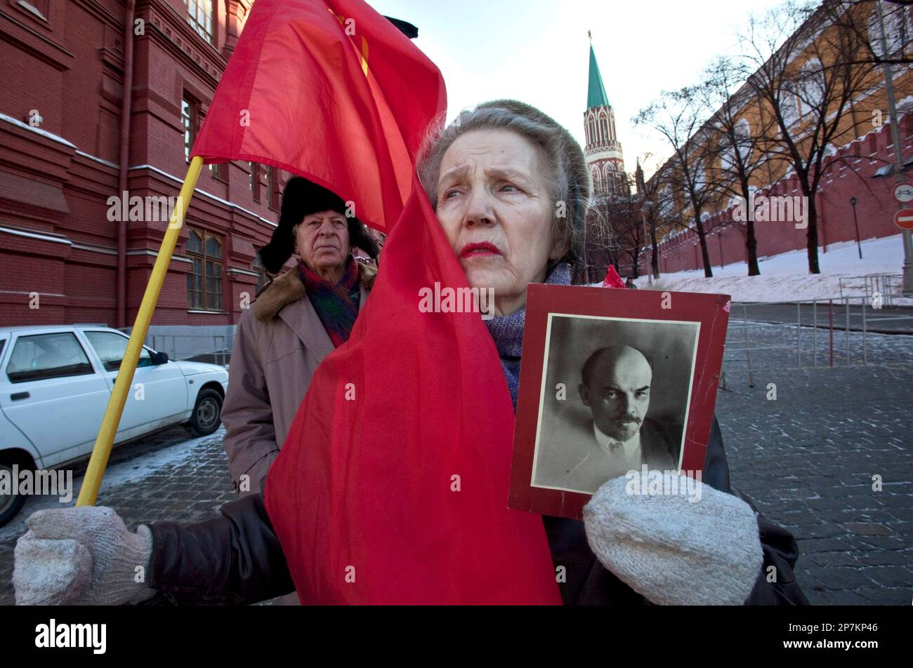Russian Communists supporters wait to visit the mausoleum of Lenin at ...