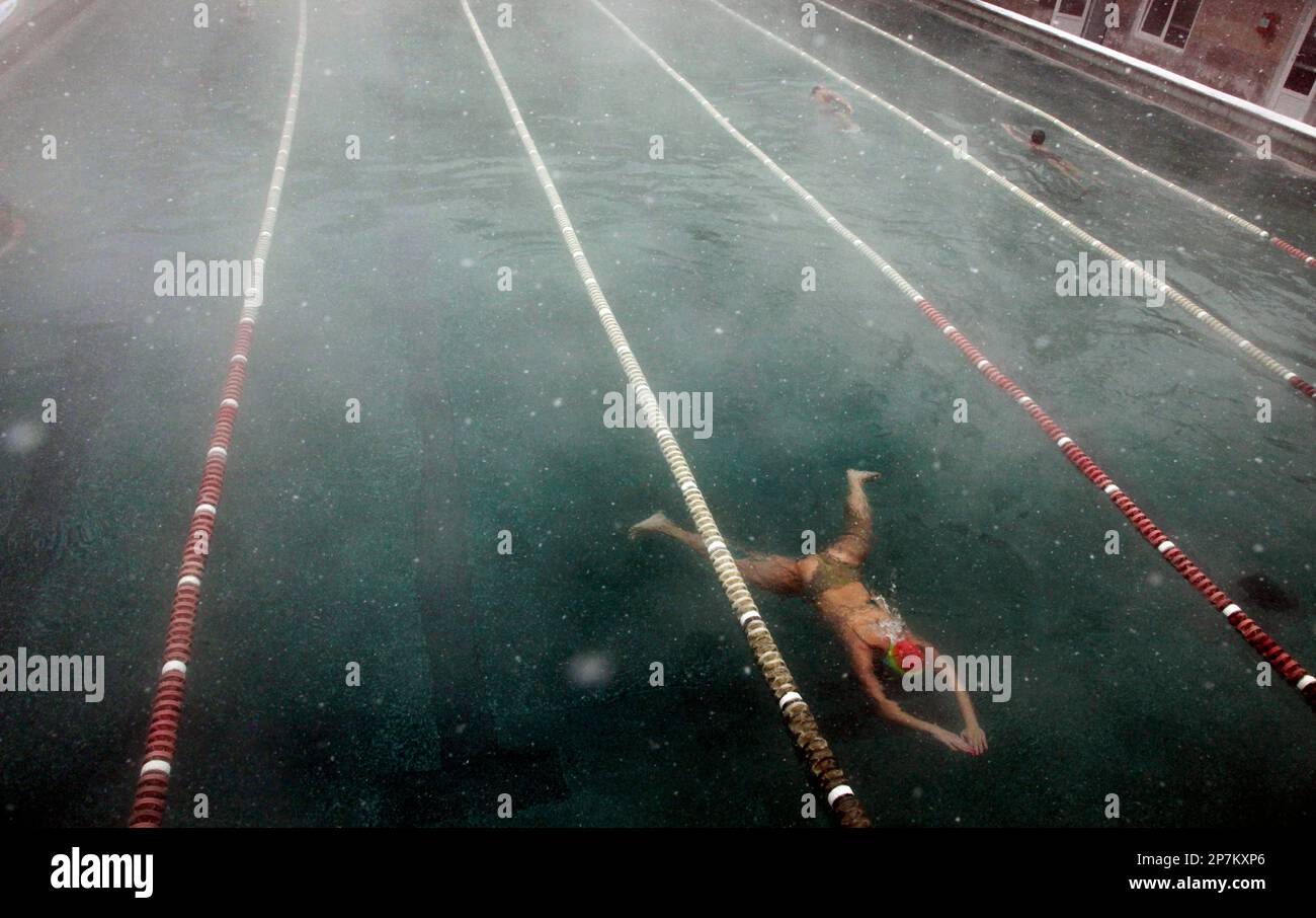 Swimmers brave sub zero temperatures and snow to swim in a downtown ...
