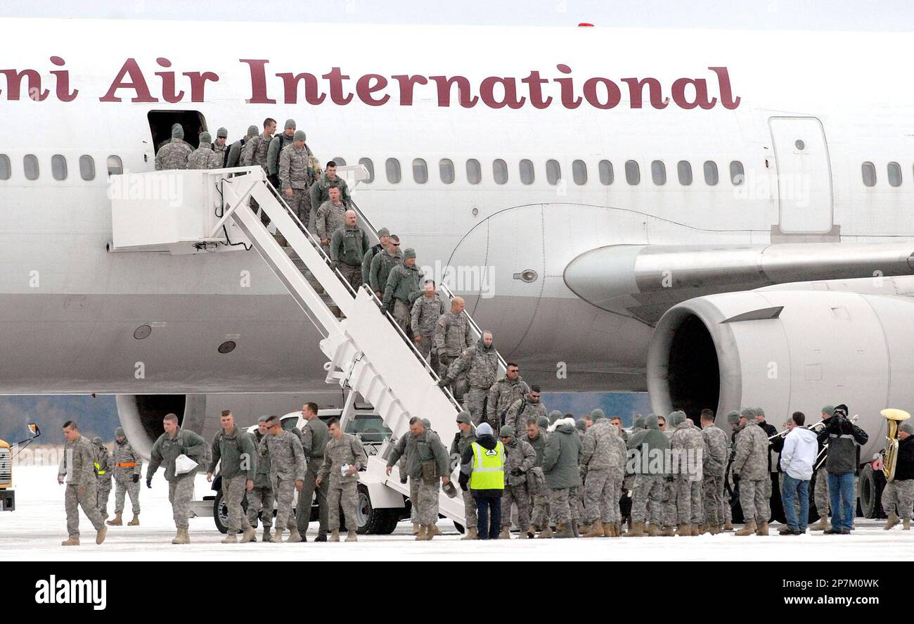 Members of the Wisconsin Army National Guard First Battalion, 128th ...