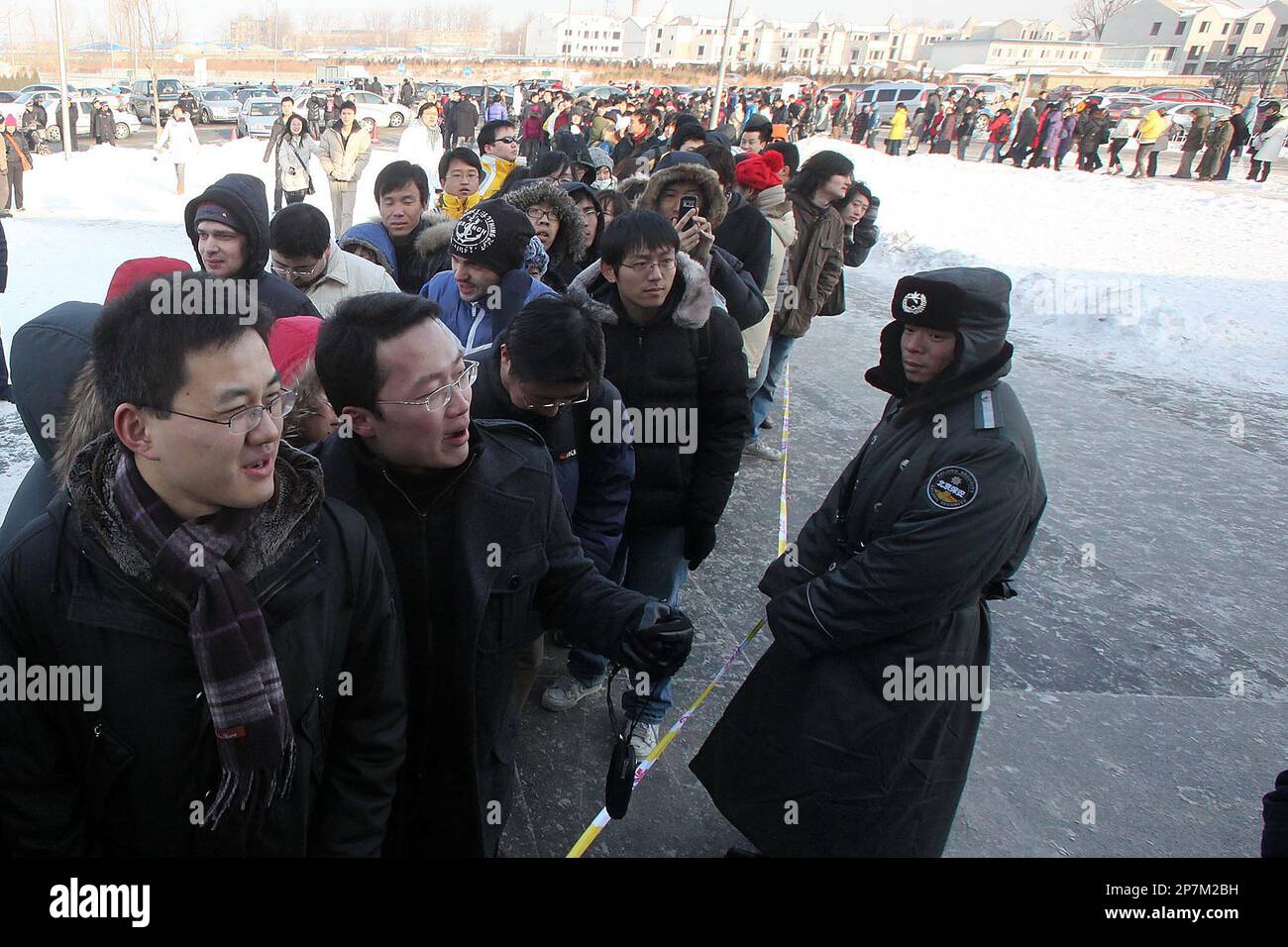 More than 2,000 visitors queue up to buy tickets of the IMAX edition of ...