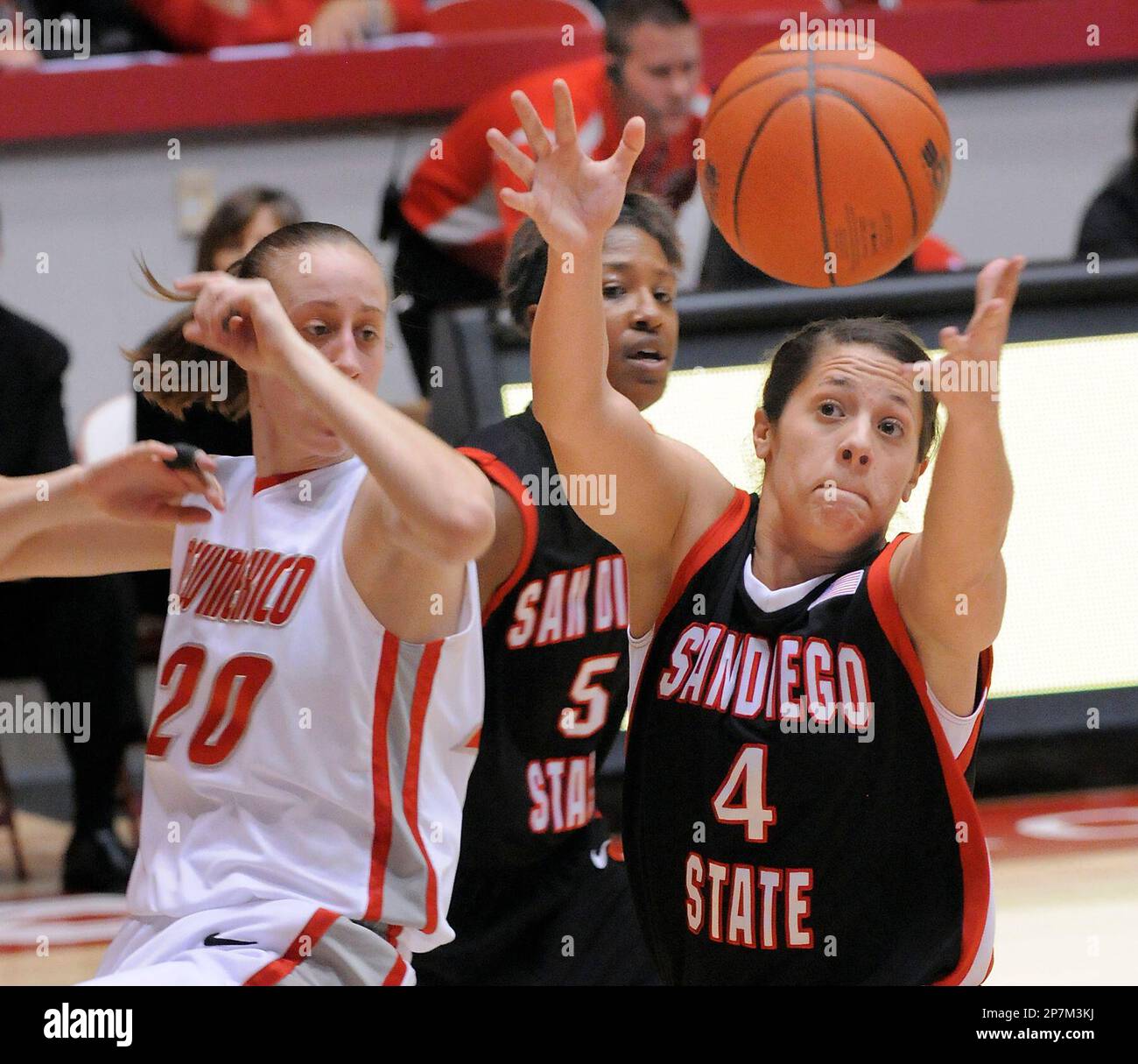 San Diego State's Kim Spinardi reaches for a loose ball lost by New ...