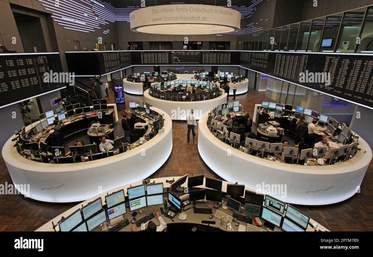 Boersenmakler arbeiten am Mittwoch 30. Dezember 2009, an der Boerse in ...