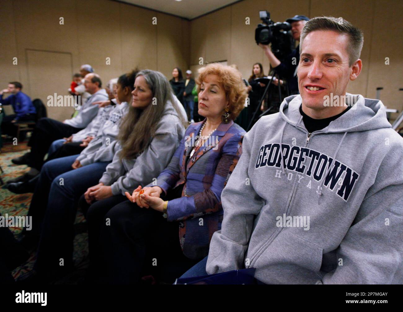 Living kidney donors, from right, Tom Otten, Leslie Wolfe, Pamela Hull ...